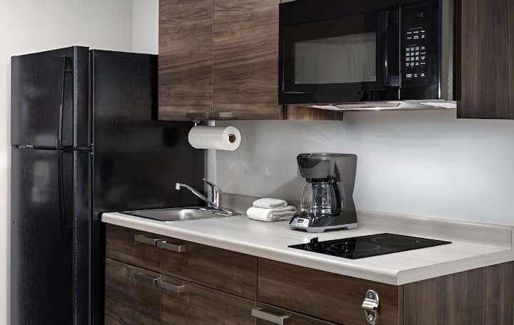 Affordable Room W/ Full Kitchen Close To Walmart - Jacksonville, NC