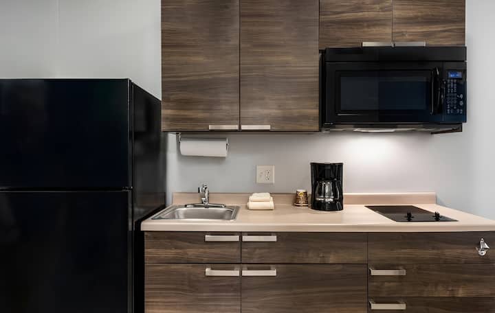 Enjoy Easy Meal Prep In Room W/ Kitchen - 4 Units! - Colonial Beach, VA