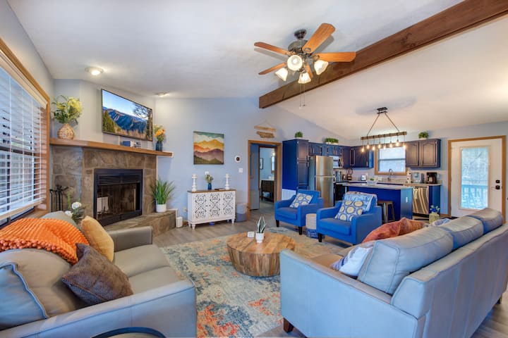 Cozy Smoky Mountain Cabin Sleeps 6 Hot Tub And - Townsend, TN