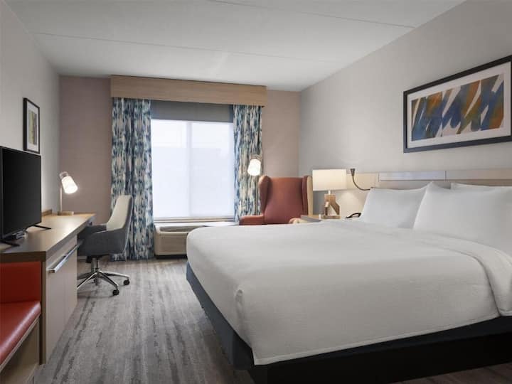 1 King Bed With Sofa Bed | Pool, Gym & Breakfast - Albuquerque, NM