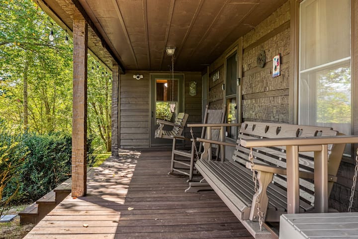 Almost Heaven – Porch Swing Mountain Getaway - Franklin, NC