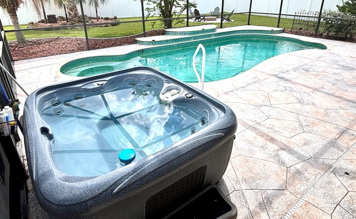 Heated Pool, Hot Tub, Fire Pit + Rv/boat Parking - Port Charlotte