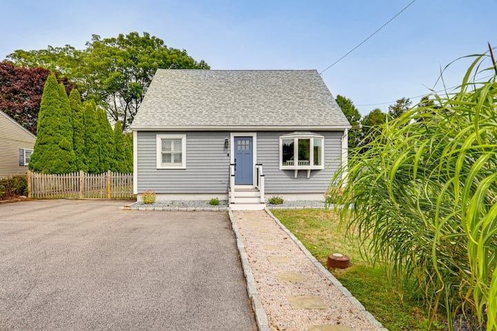 Coastal Charmer < 1 Mi To South Kingstown Beach - South Kingstown, RI
