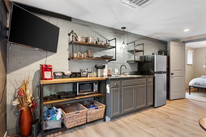 Charming 1br Retreat | Cozy + Unique Getaway - Prescott, AZ