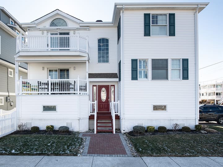 South End Ocnj | 4br/3ba Single Family, Sleeps 12 - Ocean City, NJ