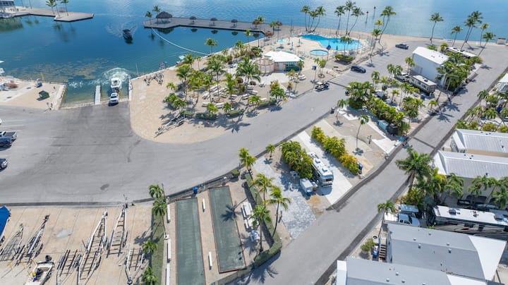 Oceanview Rv Lot- Pool & Lagoon Views - Big Pine Key, FL