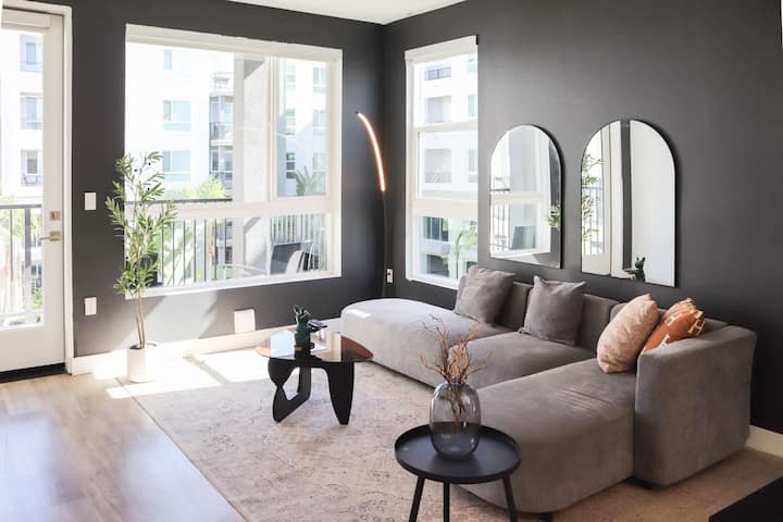 Serene Apt 10 Min From Disneyland With Pool & Gym - Santa Ana, CA
