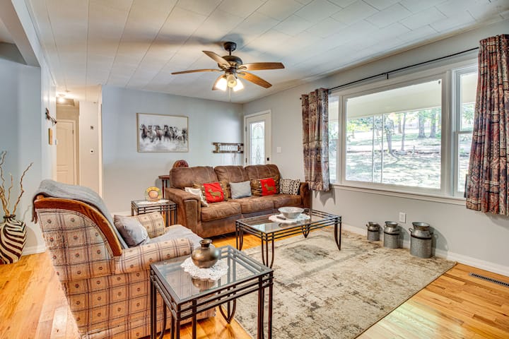 Near State Park & Spring River: Family Gem W/ Yard - Grand Gulf State Park, Koshkonong