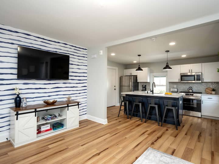 Jennifer's Modern & Comfy Broadway Walkable Stay - Rhode Island