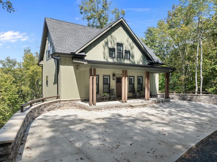 New Home 3 Br/2.5 Ba Hot Tub - Townsend, TN