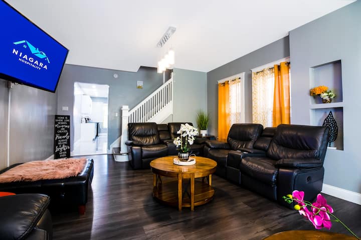 Double House Rental – 11br Perfect For Big Groups - Niagara Falls, NY
