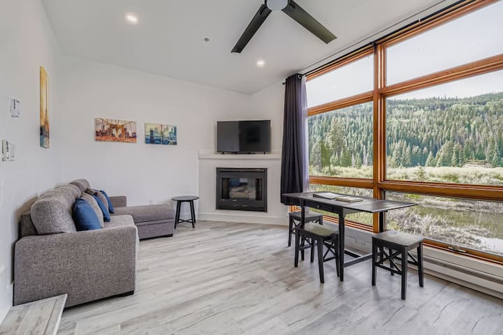 Stunning Water & Mountain Views – Walk To Gondola! - Keystone, CO