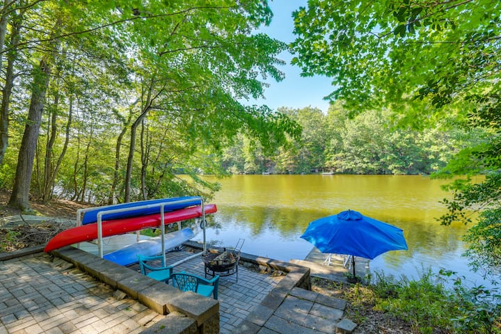 Lakefront Log Cabin Retreat W/ Hot Tub + Kayaks! - Lusby, MD
