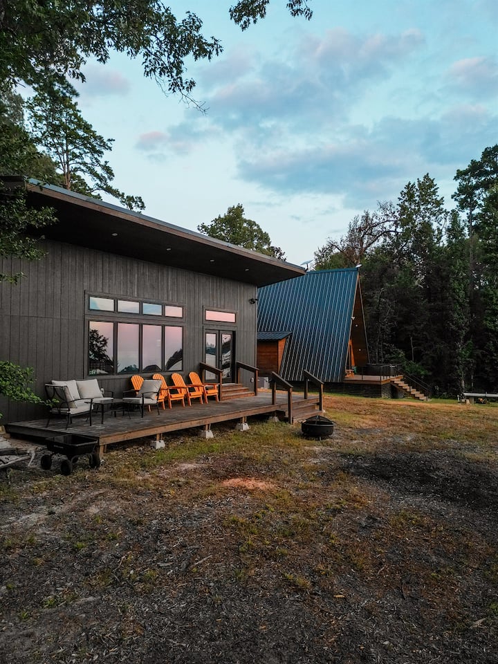 Newly Renovated, Cozy Mid-lake Cabin; Sleeps 10 - Louisiana