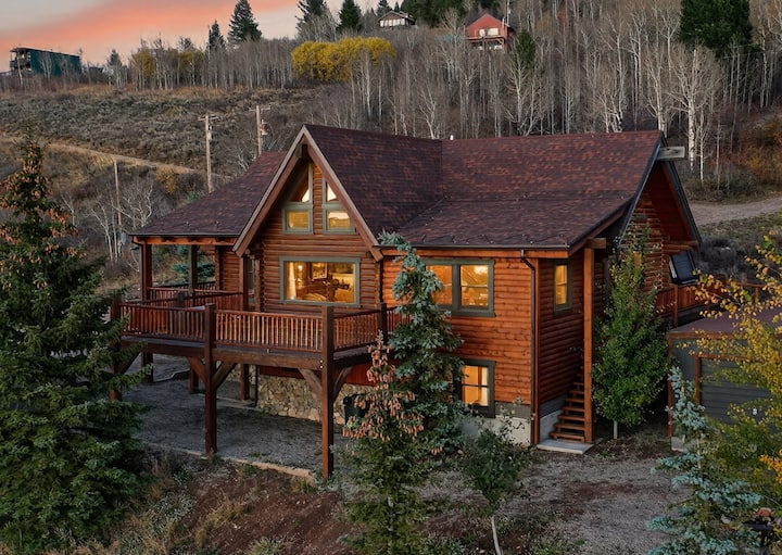 Sanora Lodge | Game Loft • Fire Pit • Yellowstone! - Henrys Lake, ID