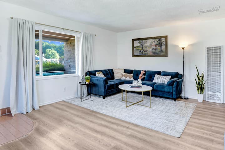 3br Home + Parking + Near Shops #Travelsgv - Pomona, CA