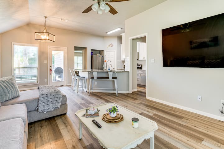 9 Mi To College Station: Dog-friendly Home W/ Yard - Bryan, TX