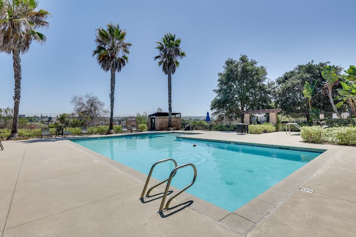 Walk To Public Transit: Oceanside Home W/ Balcony - Oceanside, Californie