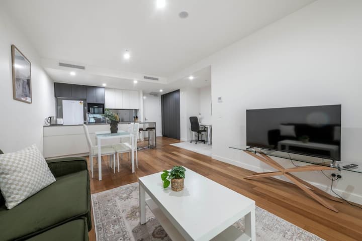 Light-filled Braddon Apartment By Canberra Centre - Canberra