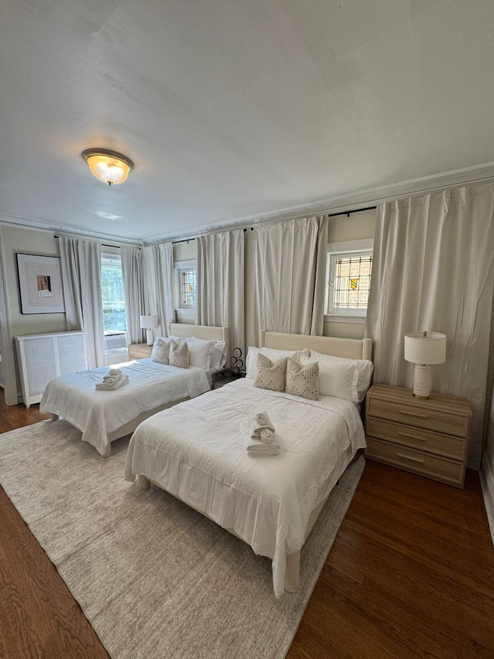 Private Office • Remodeled 5br • Modern & Spacious - 시카고