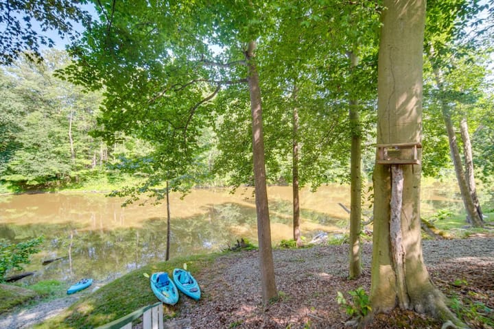 Earth's River Retreat: Kayaks, Wineries & Gotl - Geneva, OH