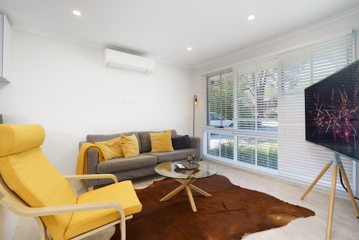 Stylish 3bedroom Escape In South Canberra - Canberra
