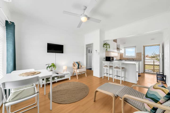 50 Metres From Beach! | Seabreeze At Glenelg North - Adelaide