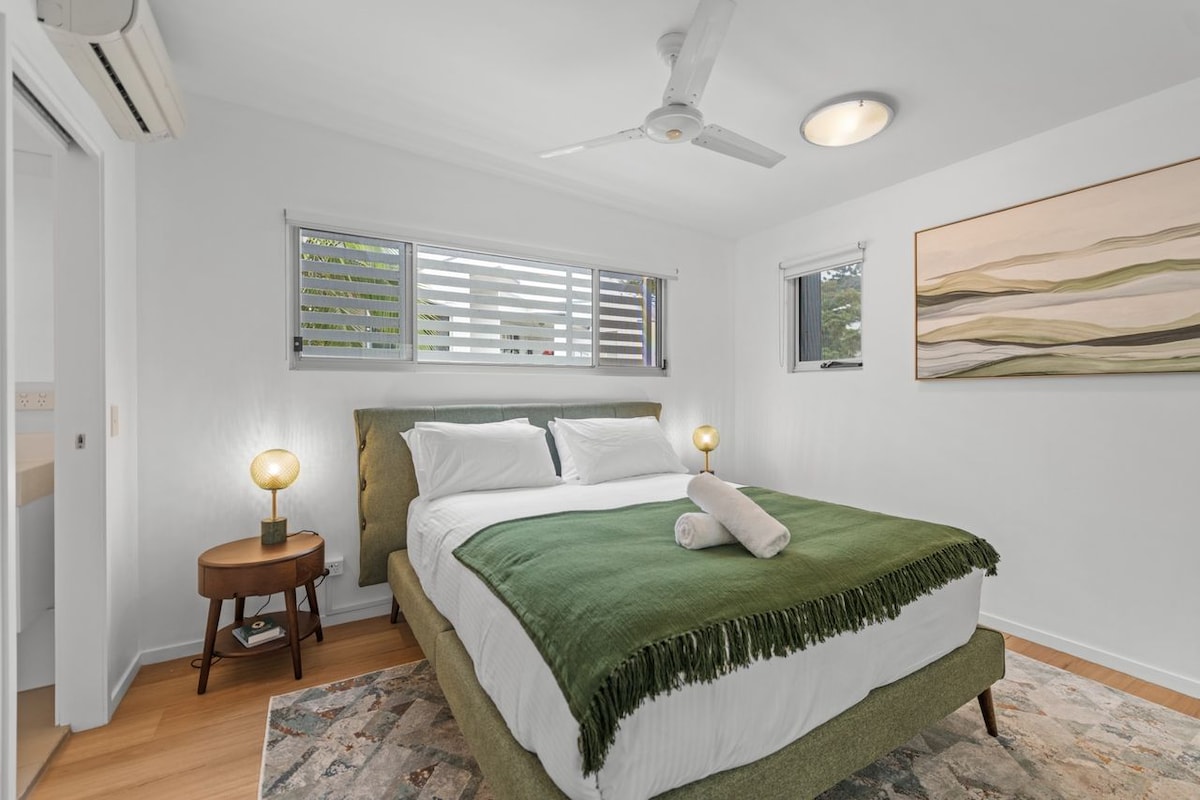 Riverside Teneriffe | 2BR, Balcony, Pool, A/C - Flats for Rent in ...