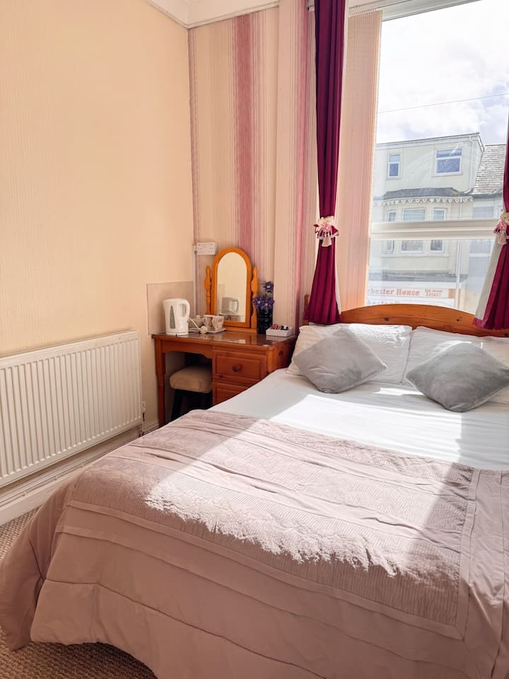 Double Room At Kendal Hotel - Lytham St Annes