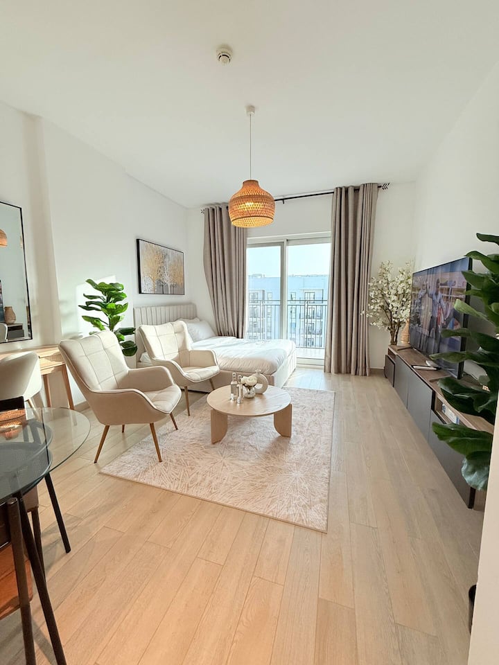 Sunset Studio | Yas Etihad Arena - Abu Dhabi Airport (AUH)