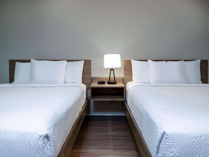 Echo Suites Indy | 2 Queens | Full Kitchen Stay - Mooresville, IN