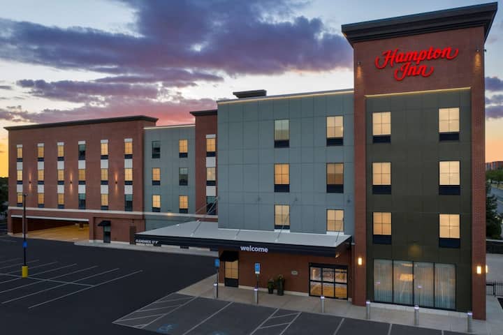 Near Logan Airport + Free Breakfast. Shuttle. Gym. - Boston, MA