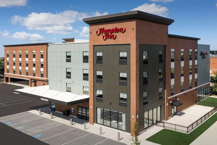 Close To Logan Airport + Breakfast. Shuttle. Gym. - Boston, MA
