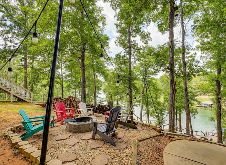 Lakefront Sparta Retreat W/ Dock & Game Room - Lake Sinclair, Milledgeville