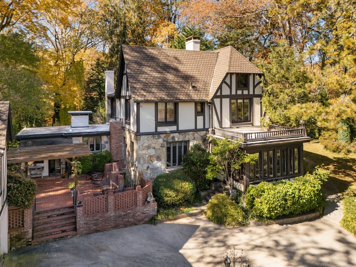 Private 4-acre Retreat | Sunroom | Near Waterfalls - Clayton, GA