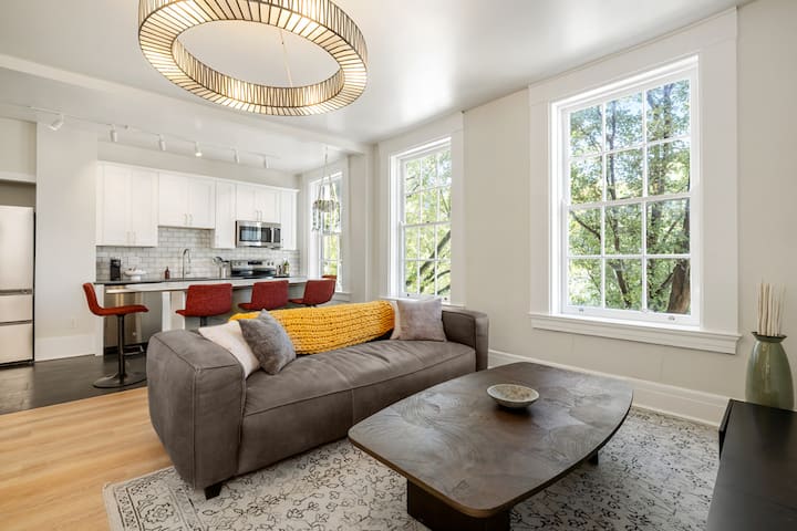 Airy, Elegant 1bd Apartment, Steps From Everything - Cincinnati, OH