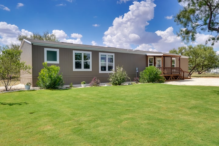 Peaceful Countryside Home W/ Yard In Hawley - Abilene, TX