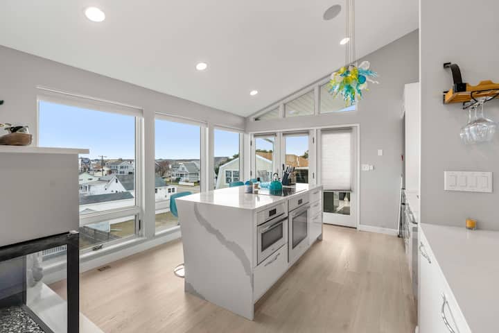 Serendipity Beach Retreat | Penthouse | Ocean View - Salisbury, MA