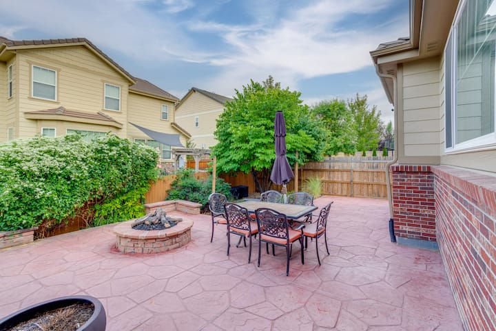 Yard, Home Gym, & Game Room: Spacious Aurora Home - Aurora, CO