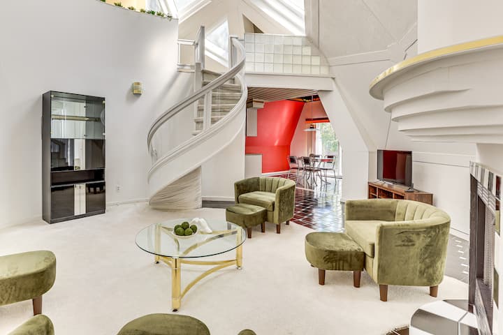 Walk To School House Winery: Home W/ Deck! - Bolivar, OH