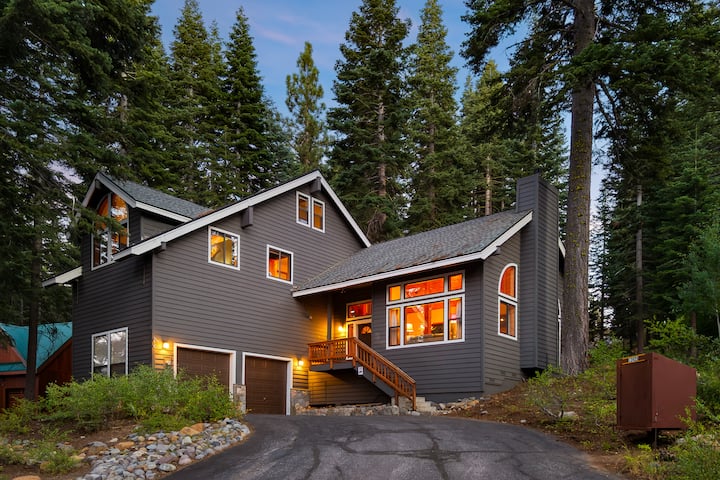 Cozy Truckee Retreat W/ Tahoe Donner Access - Truckee, CA
