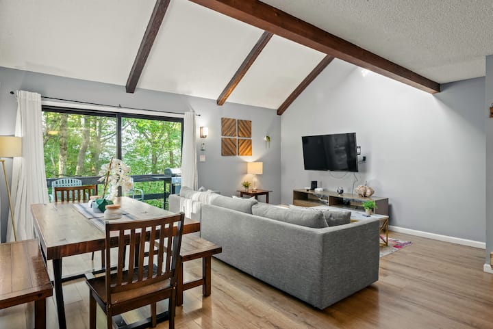 Timberline Retreat | Cozy Escape In The Poconos - Big Pocono State Park, Tannersville