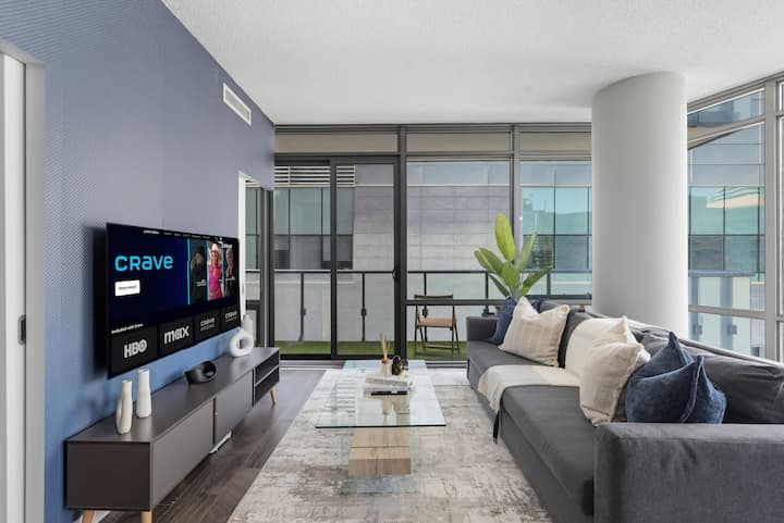 Financial District Gem | King Bed & City Views! - Toronto