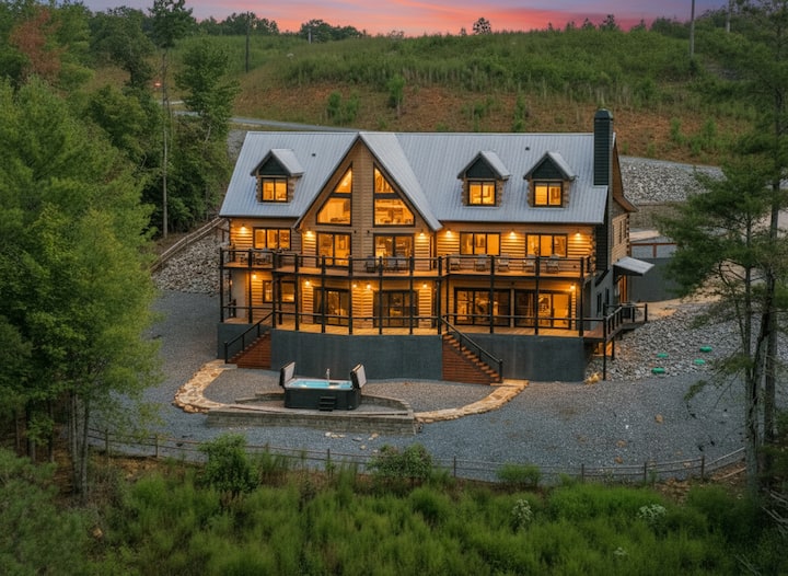 Ultra Luxury, Family-sized Cabin, Huge Game Room - Ellijay