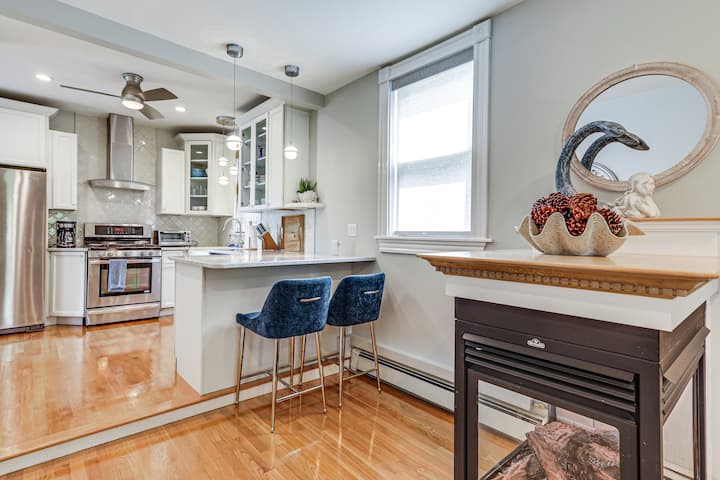 50 Yards To Short Beach: Ocean-view Apt W/ Deck! - Revere, MA