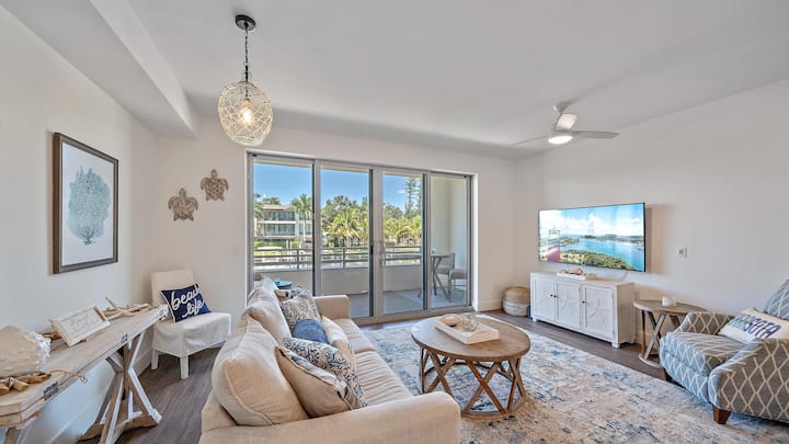 Resort-like Amenities, Near Top Beaches, Bay Views - Sarasota, FL