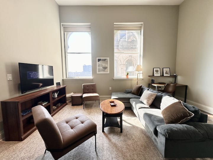 Downtown Sleek 2br Loft Apartment - Milwaukee