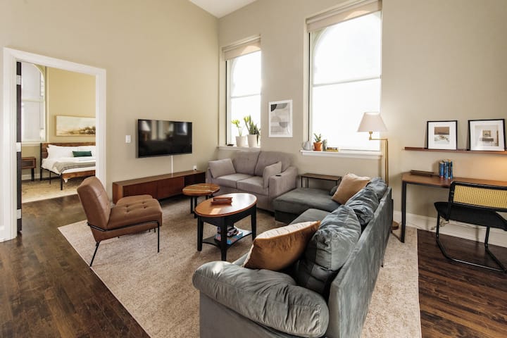 Downtown Luxe 2br Loft Apt | Sleeps 6-7 | Walkable - 밀워키
