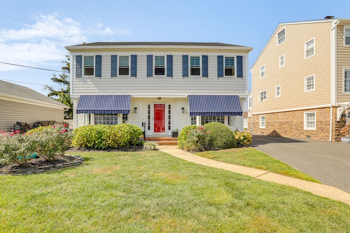 Walk To Beach! Point Pleasant Home W/ Heated Pool - Brick Township, NJ