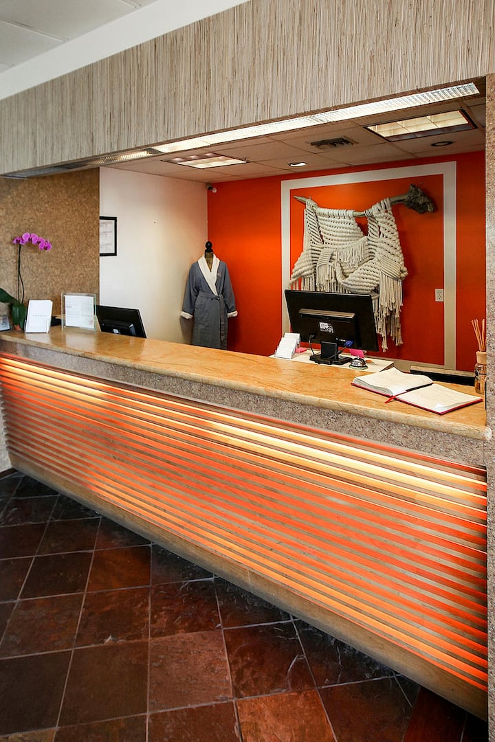 Stunning San Jacinto Mountain Views From Your Room - Desert Hot Springs, CA